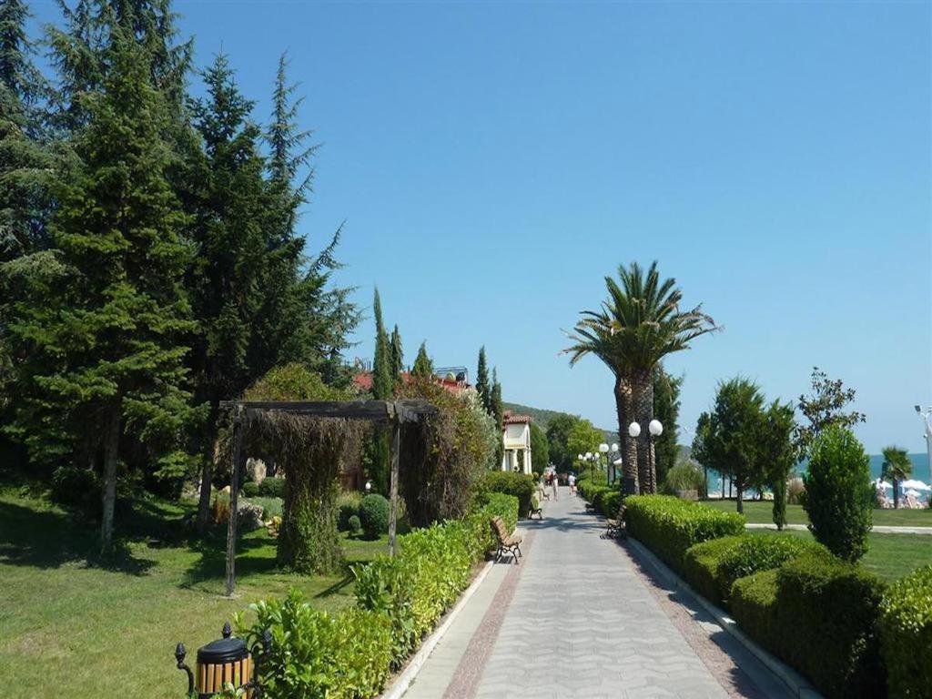 House by the beach in Elenite - Royal Club Victoria