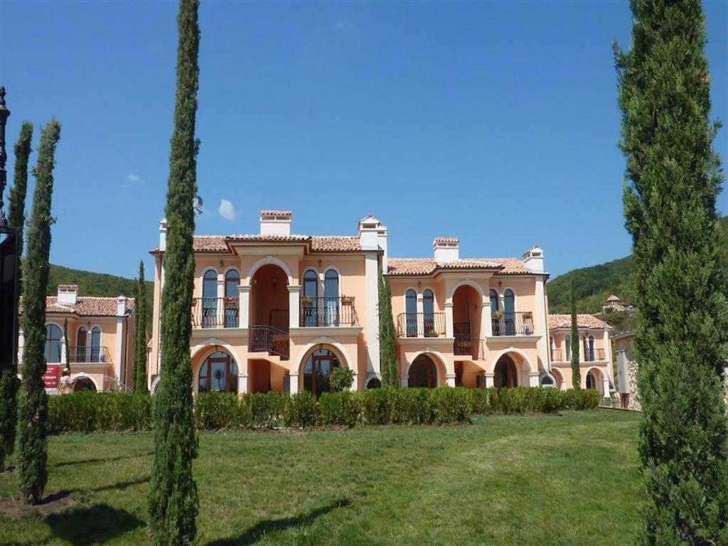 House by the beach in Elenite - Royal Club Victoria