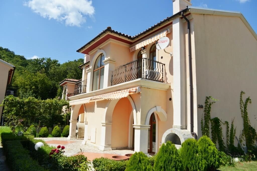 House by the beach in Elenite - Royal Club Victoria