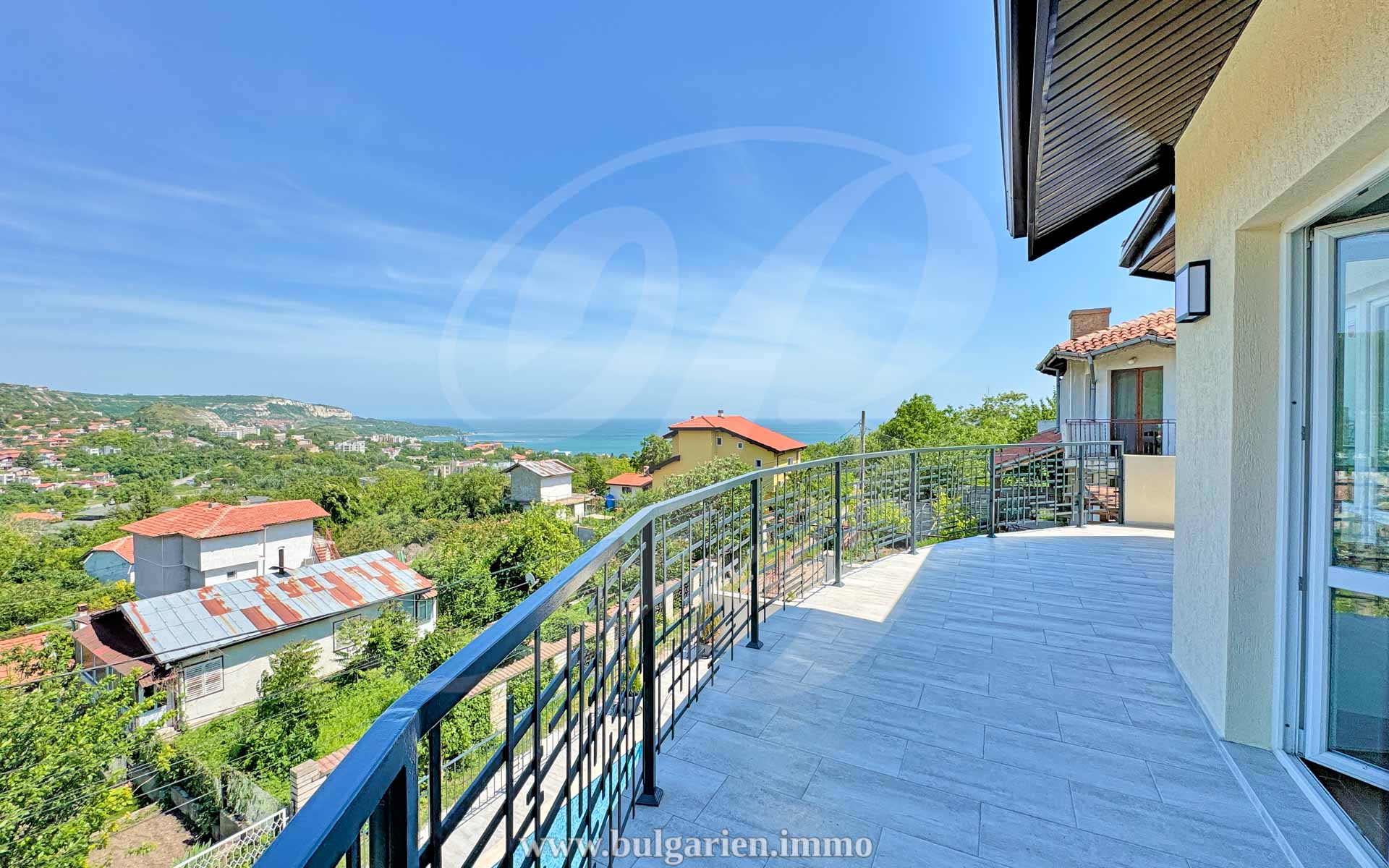 Villa with pool, sea and forest views in Balchik